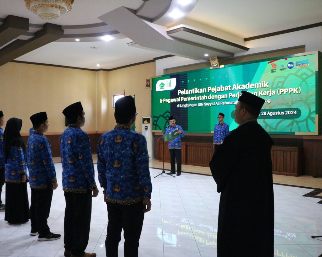 Rektor Lantik 8 Pejabat Akademik dan 1 PPPK Formasi 2023 - UIN Sayyid Ali Rahmatullah Tulungagung